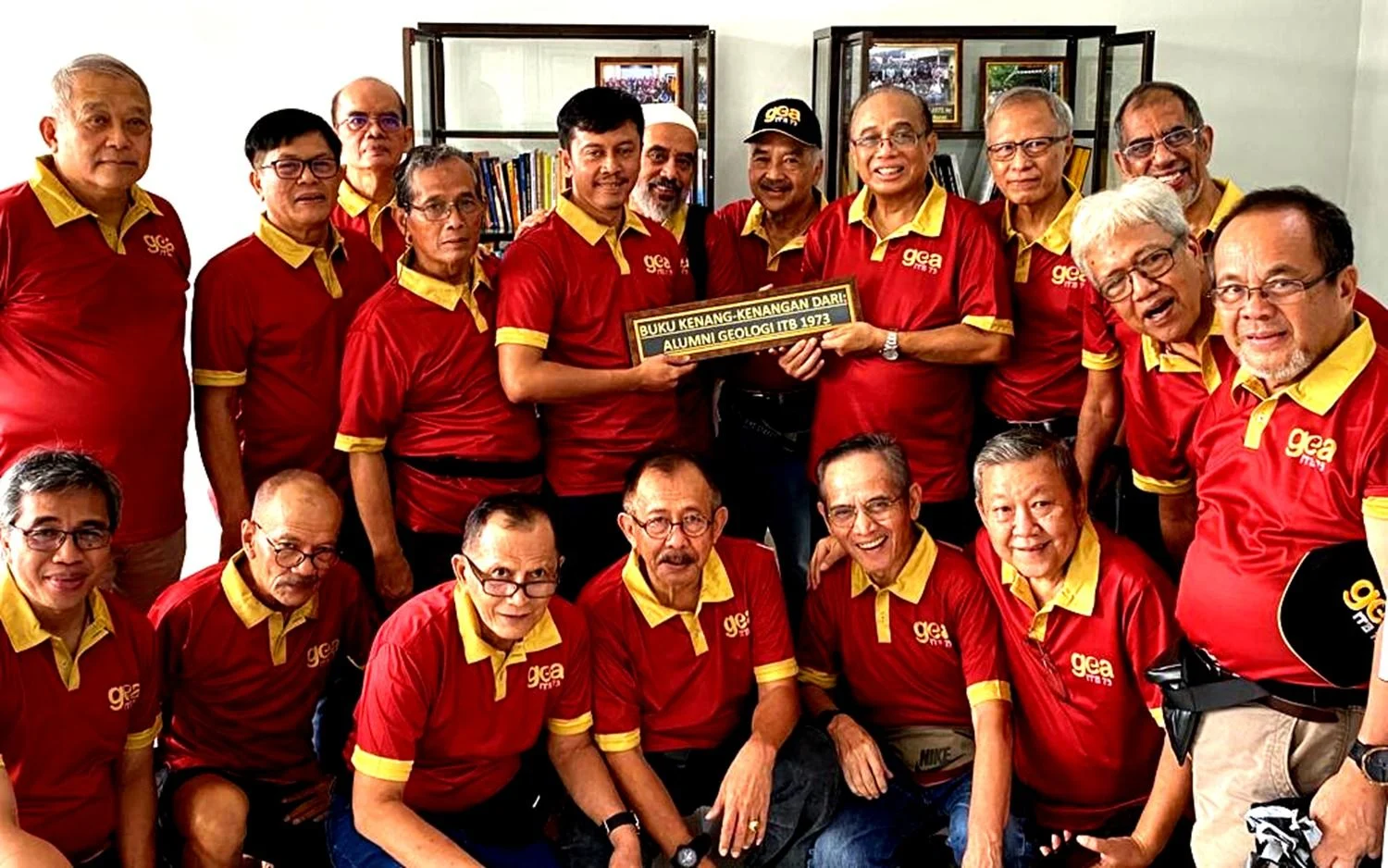 Setelah 50 Tahun, Alumni Geologi ITB Angkatan 1973 Kembali ke Kampus ...